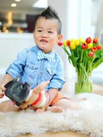 Blogger gained popularity over his autistic son and then gave him to ...