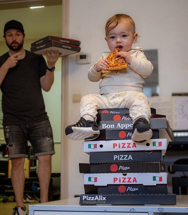 The Father Takes Care Of His Daughter And Sends His Wife Hilarious 6378